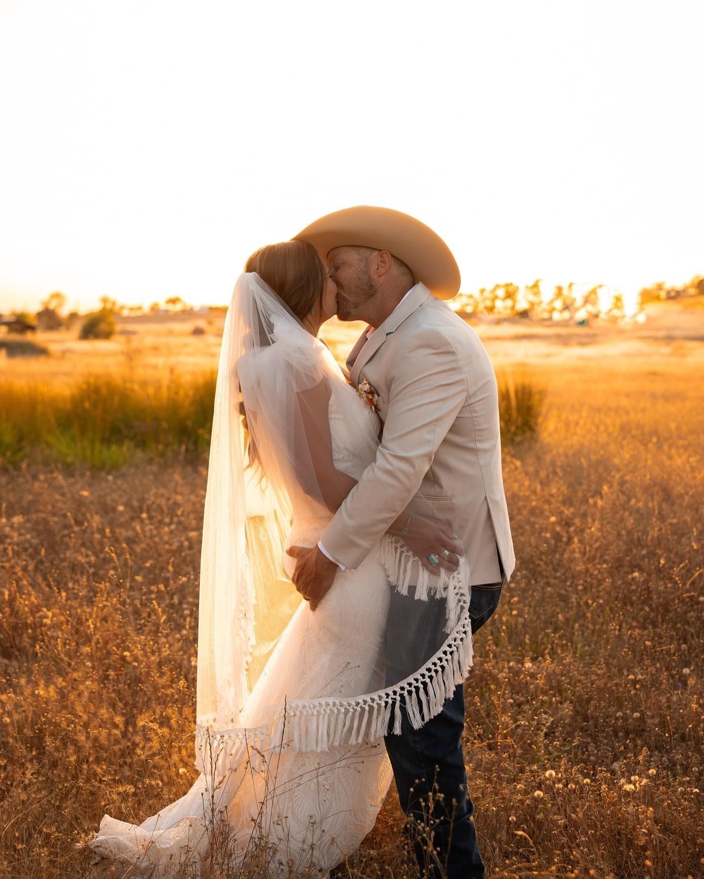 Detachable Sleeves, Veils and Gown Add On's – A Western Wedding Co